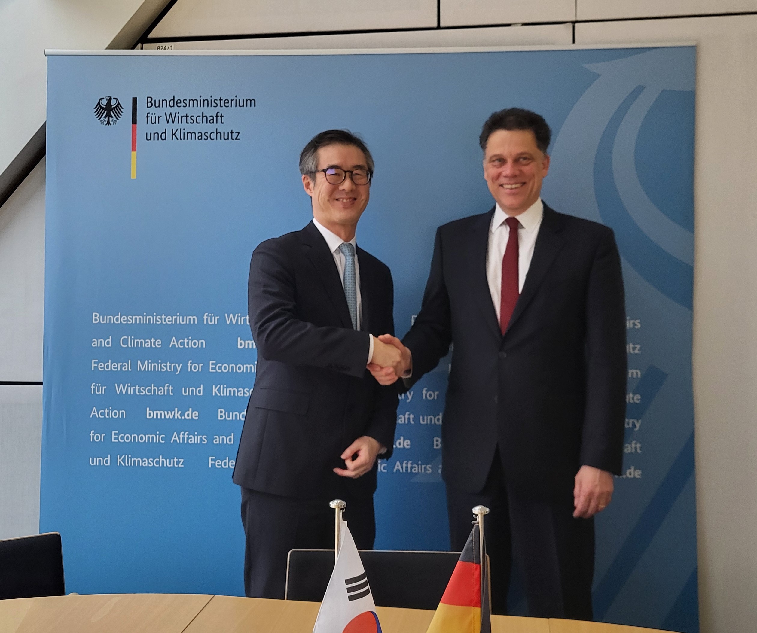 Gespräch mit Herrn Dr. Christian Forwick, Leiter der Abteilung ...