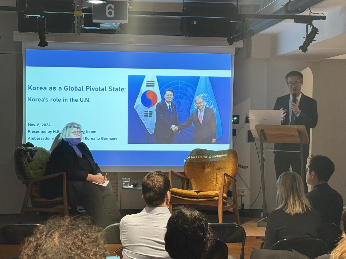 Botschafter Sang Beom Lim bei der 'International Series' der Deutschen ...
